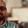Jordan Musset - L'architecte aux lunettes bleues
